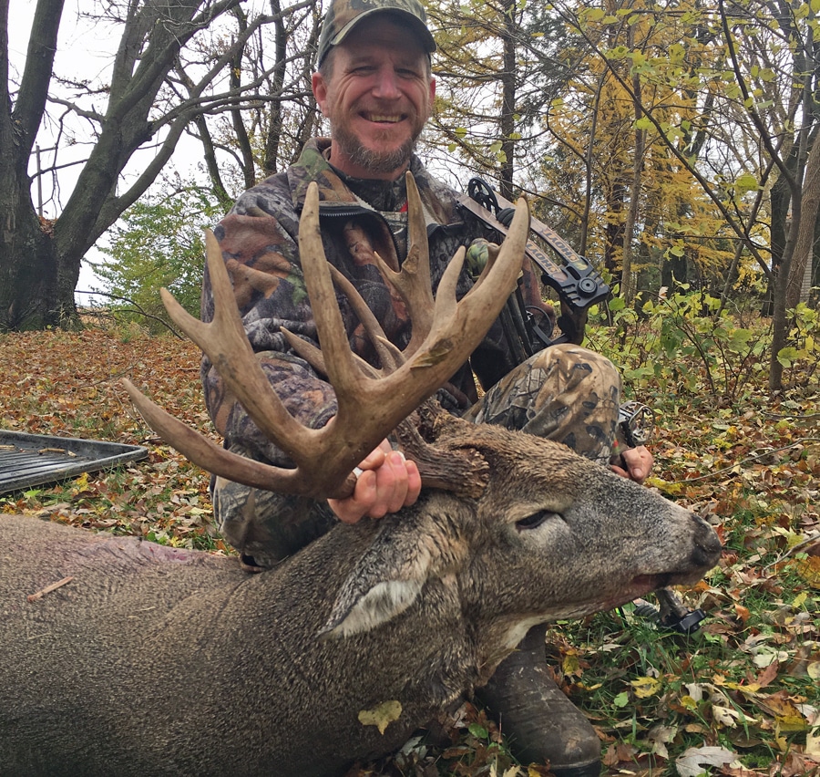 Iowa Buck Proves Beginner's Luck Is Alive & Well - HuntStand